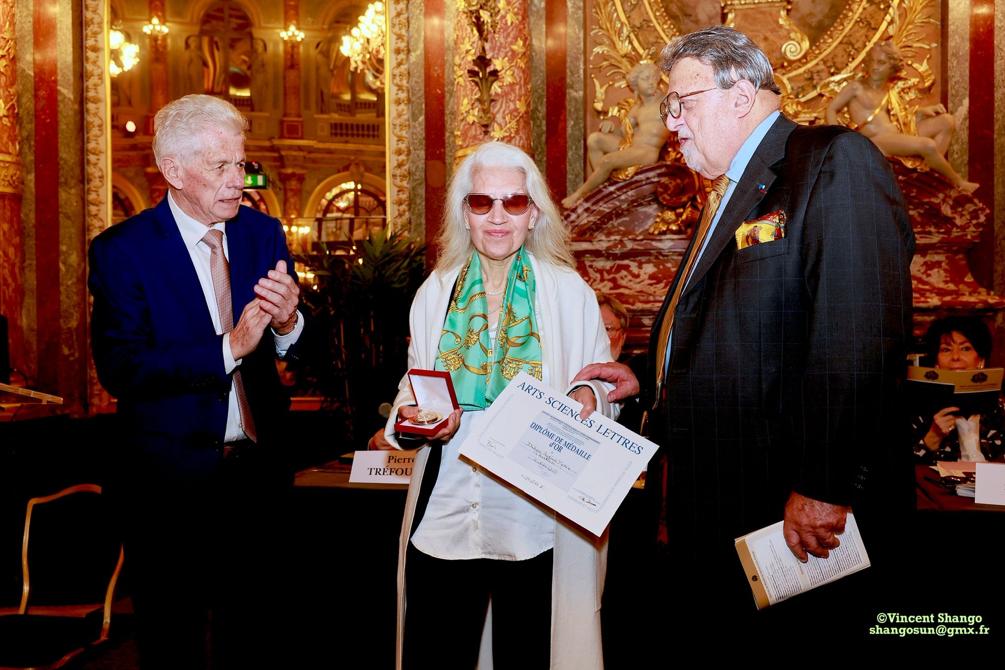 DIHYA, « LA DIVA DES AURÈS » REÇOIT LA MÉDAILLE D’OR DE L’ACADÉMIE DES ...